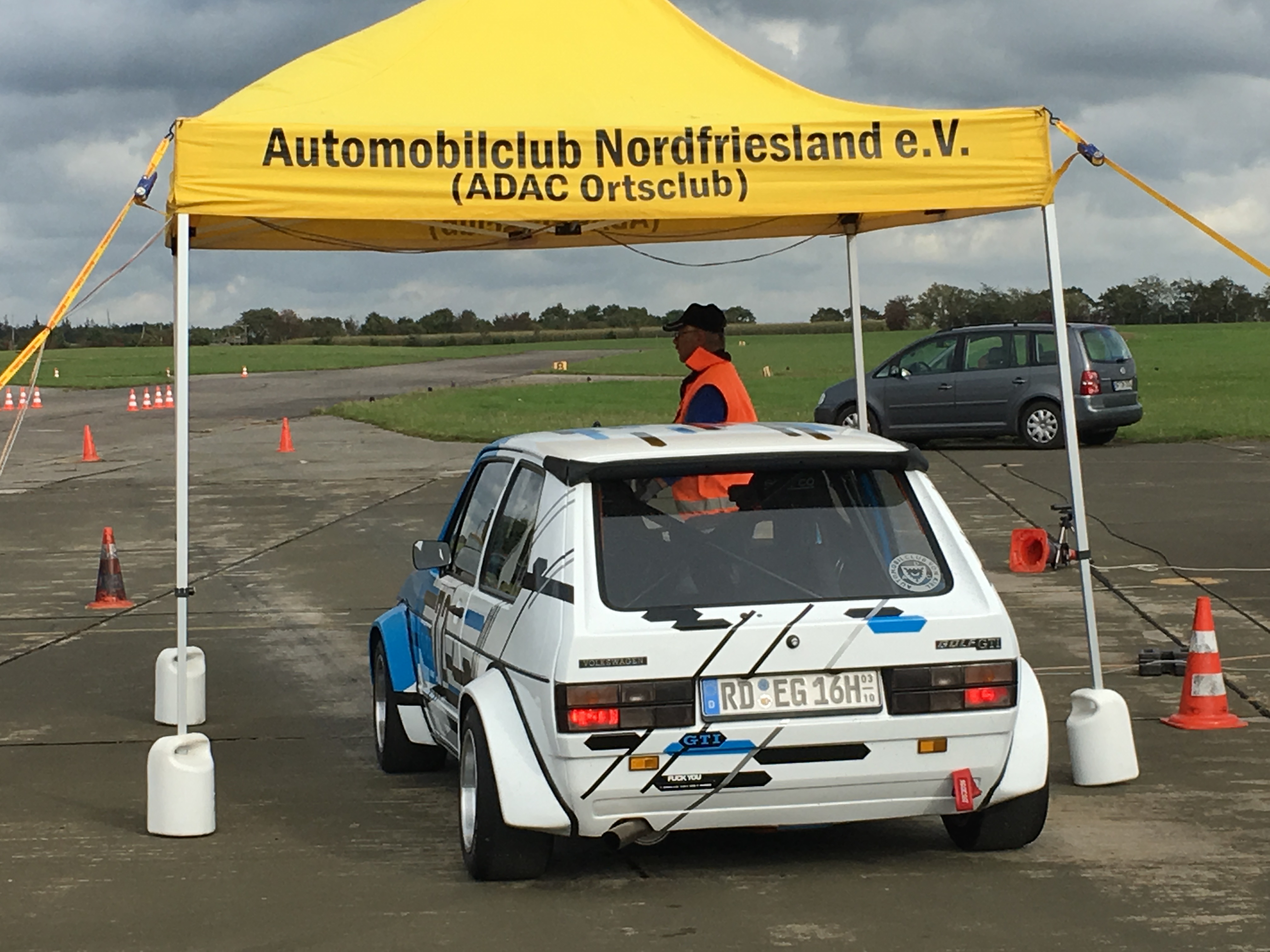 - Automobil-Slalom